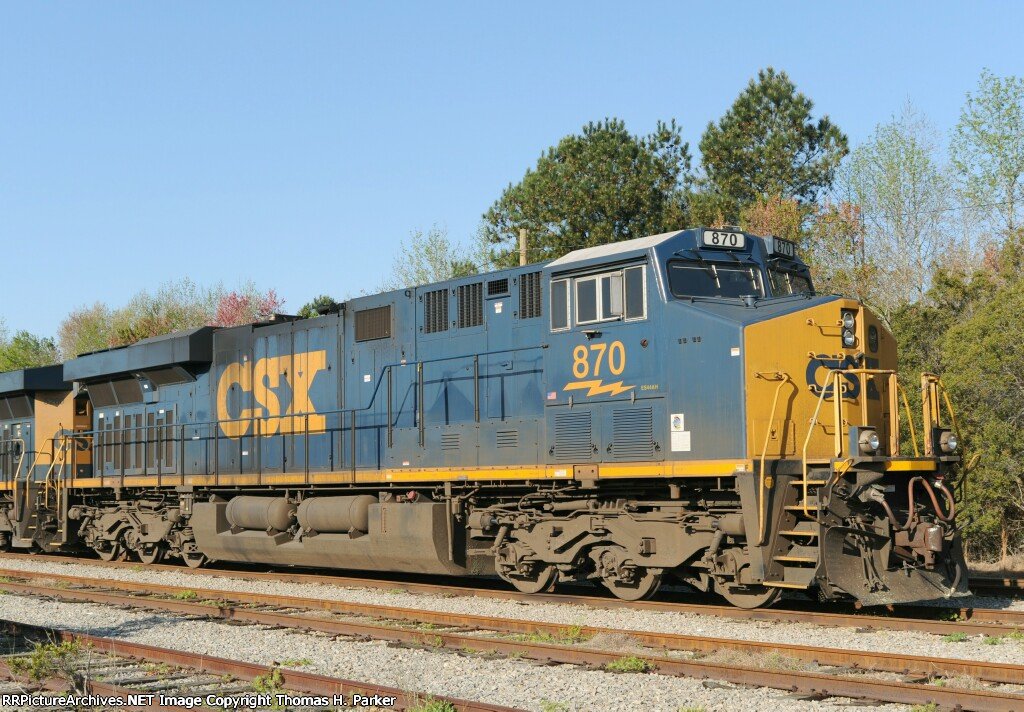 CSXT 870 ES44AH